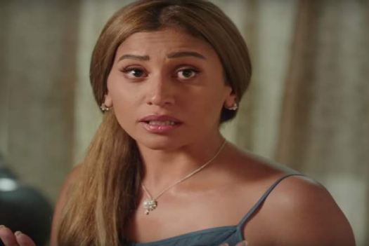 دينا الشربيني تستعرض قوامها بفستان مثير للجدل فيديو