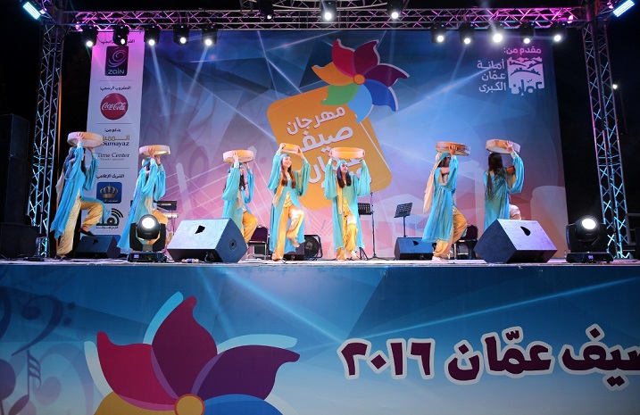 الصقار يسحر مهرجان صيف عمان صور